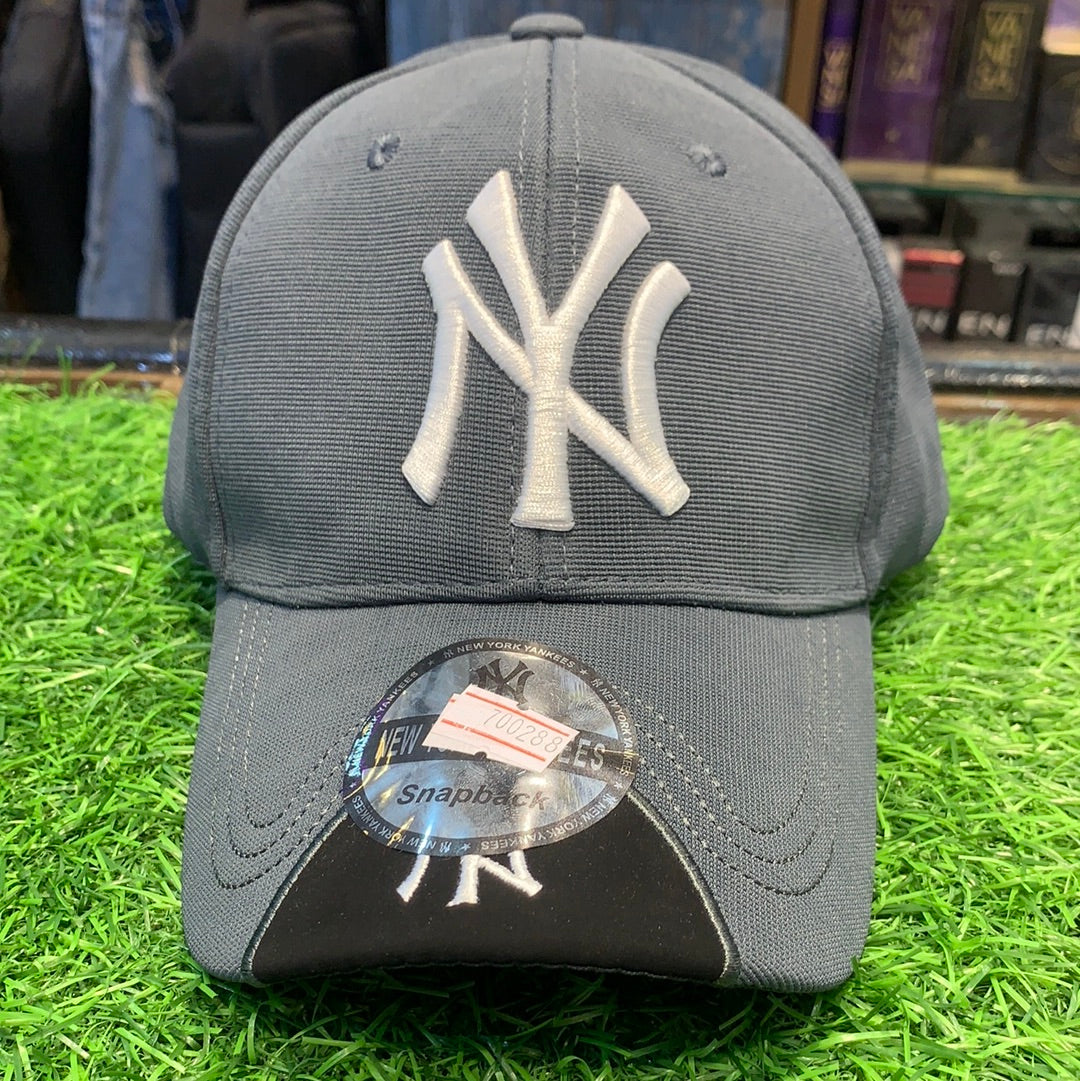 NY Grey Cap – Luxury D'Allure